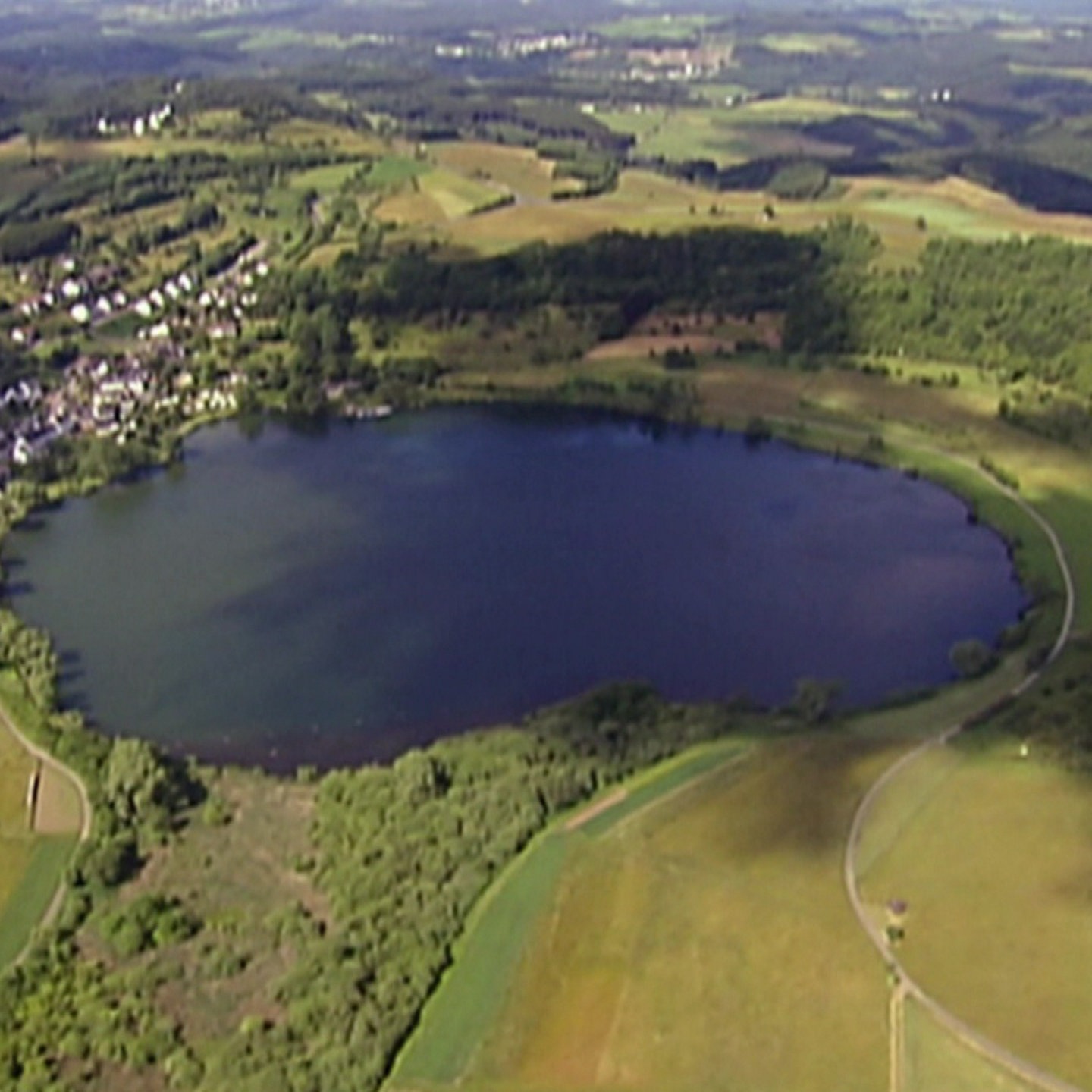 Vulkan-Seen in der Eifel: Was ist ein Maar? | Film - planet schule